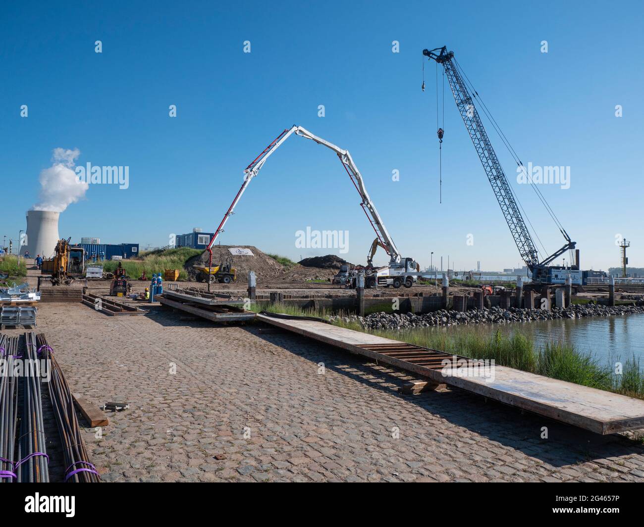 Soil Retaining High Resolution Stock Photography and Images - Alamy