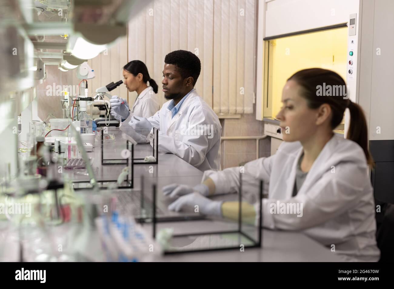 Whitecoats hi-res stock photography and images - Alamy