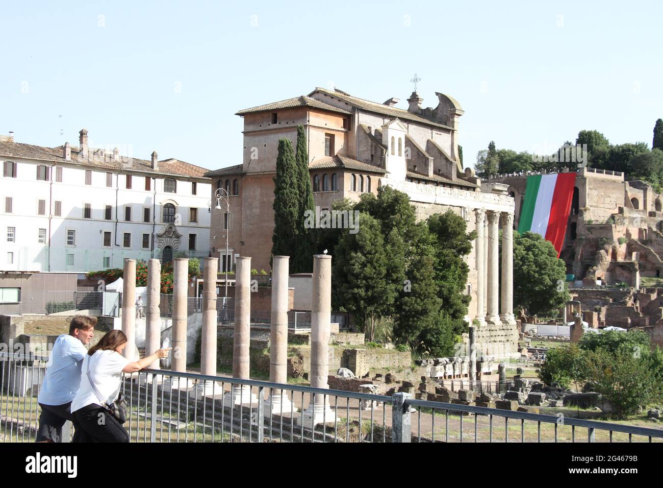 The Fire Service unrolling the Italian flag from the Palatine Hill in ...