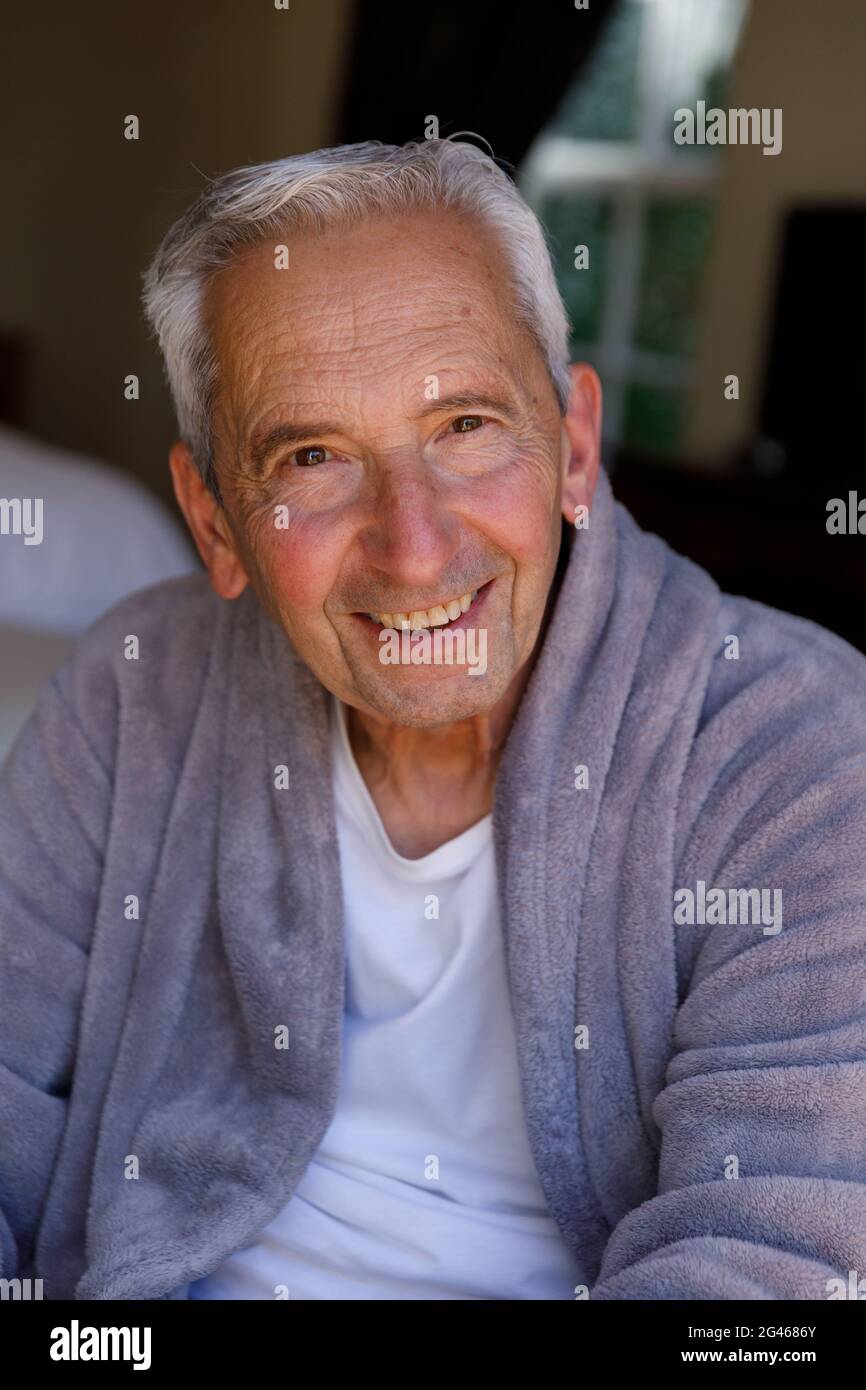 Portrait senior man spending hi-res stock photography and images - Alamy