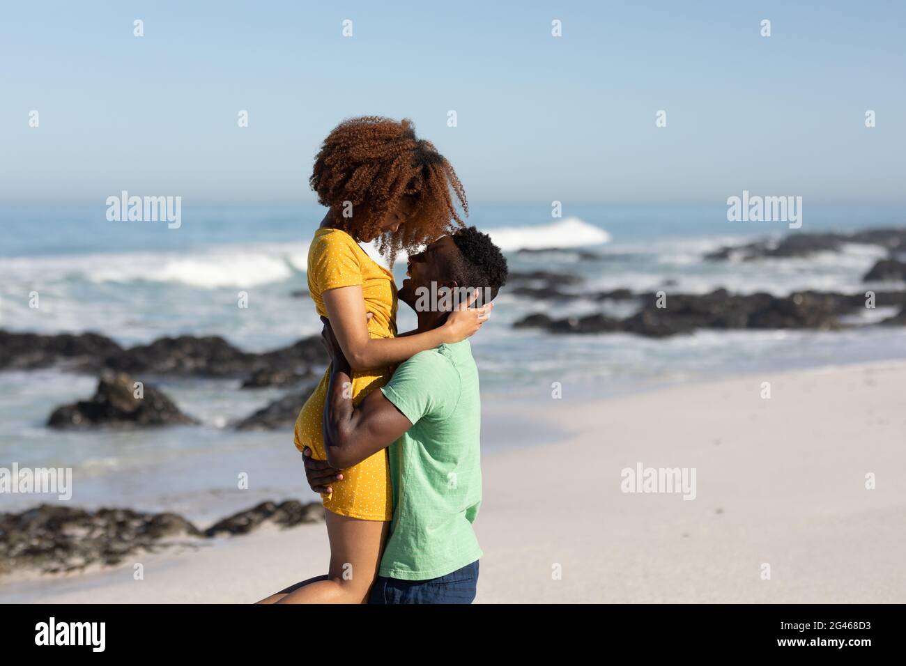 Couple tropical beach mixed race hi-res stock photography and images ...