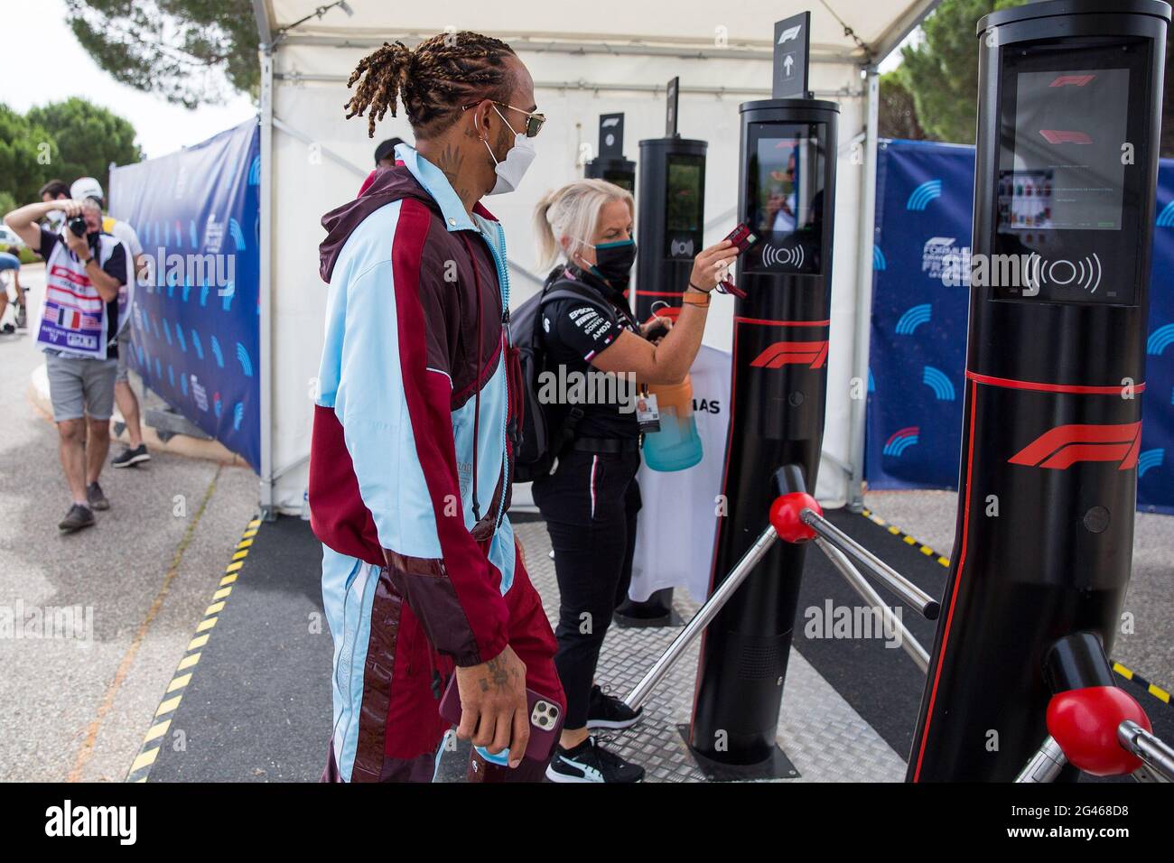 Swipe gates hi-res stock photography and images - Alamy