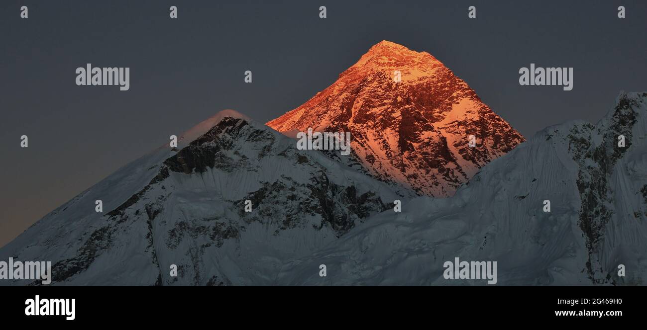 Mount Everest at sunset Stock Photo - Alamy
