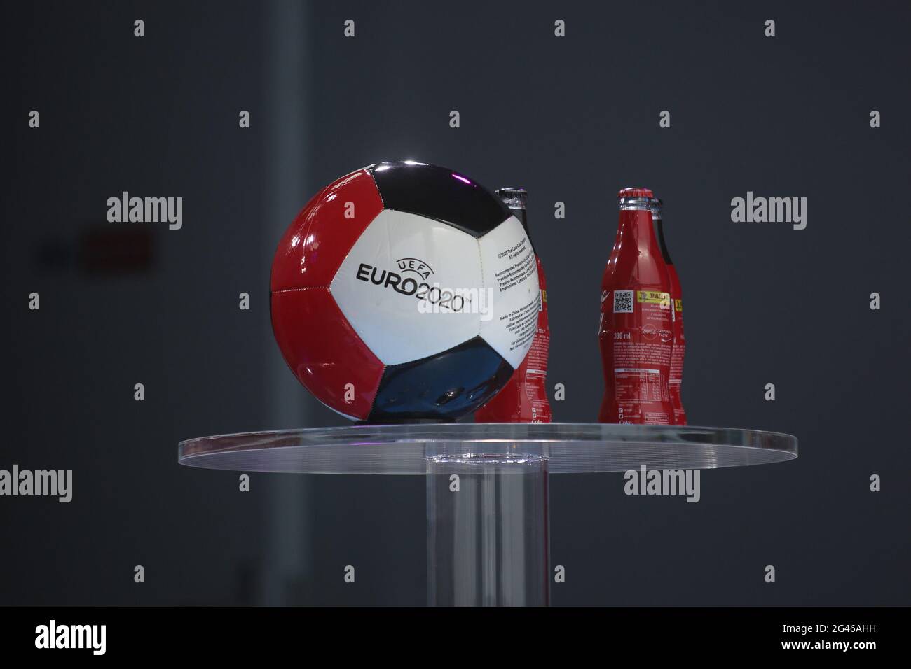 Uefa euro 2020 official match ball hi-res stock photography and images ...