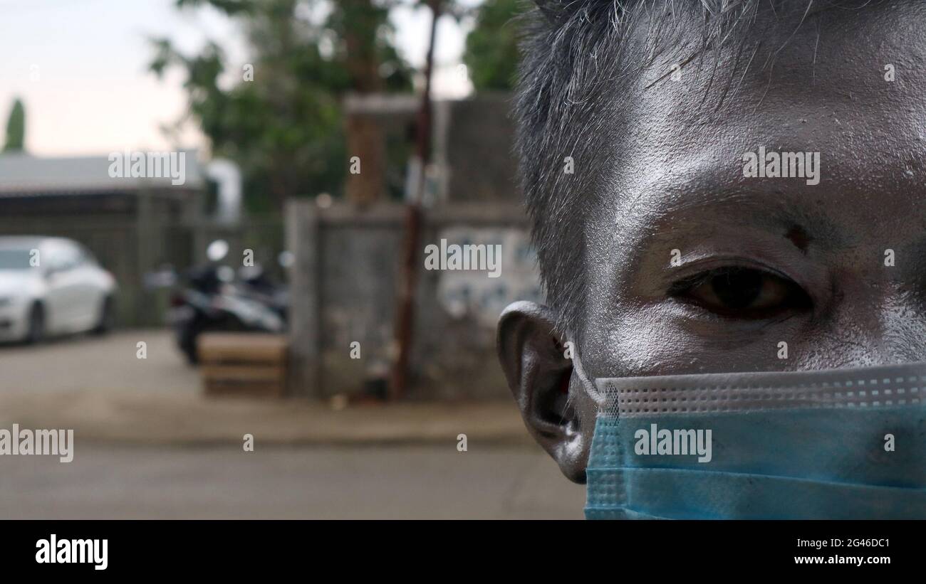 Manusia silver hi-res stock photography and images - Alamy