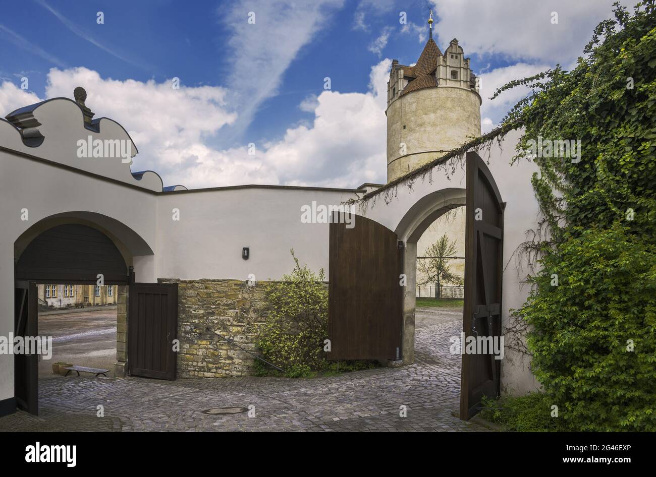 Open castle hi-res stock photography and images - Alamy