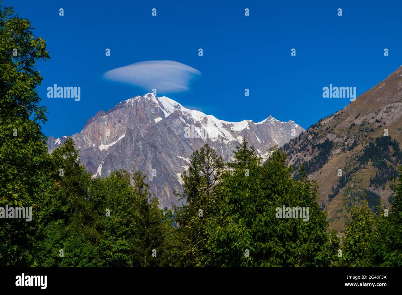 Alps range hi-res stock photography and images - Alamy