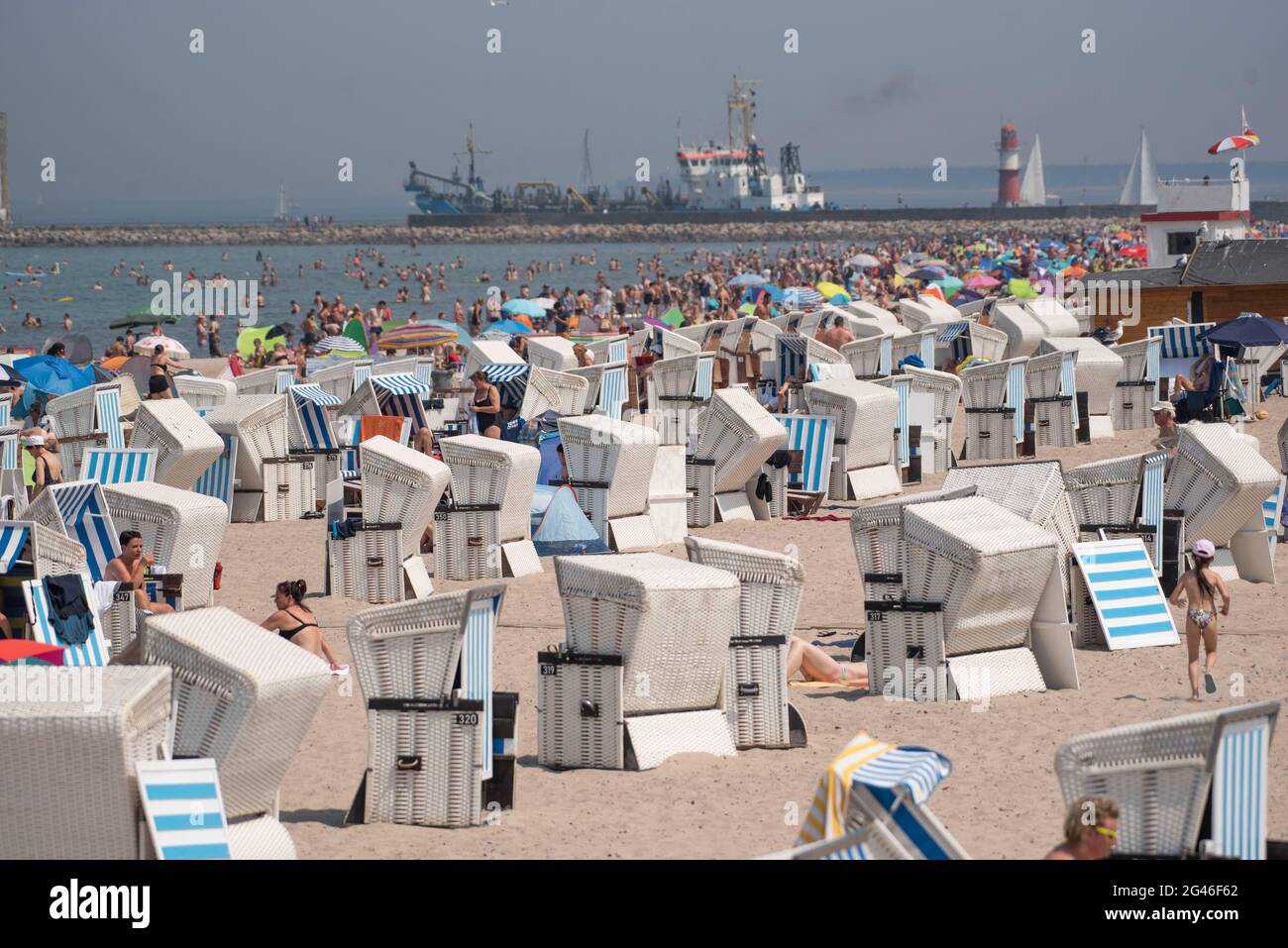 Rostock, Germany. 19th June, 2021. Holidaymakers the midsummer sunny ...
