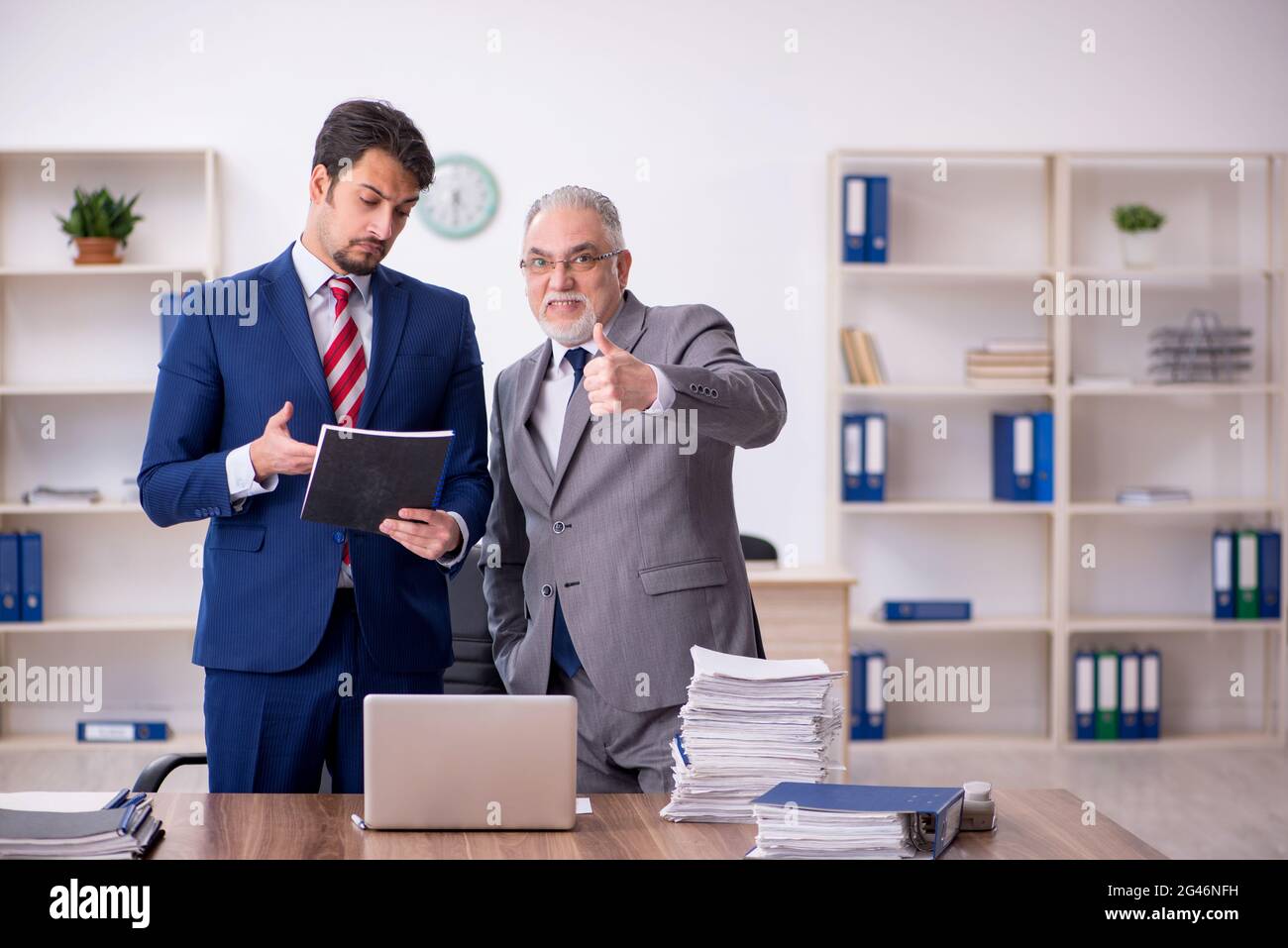 Two employees working in the office Stock Photo - Alamy