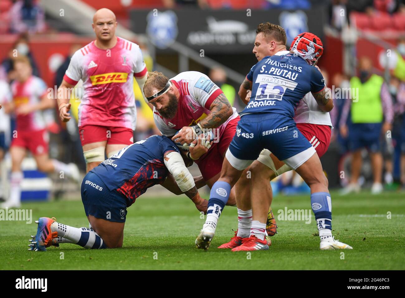 Joe Marler of Harlequins Rugby on the attack Stock Photo - Alamy