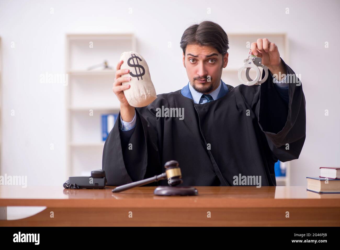 Man in handcuffs in courtroom hi-res stock photography and images - Alamy
