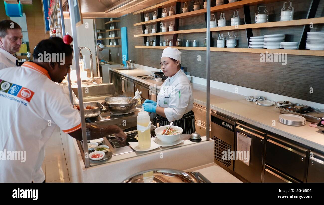 Serving line hi-res stock photography and images - Alamy