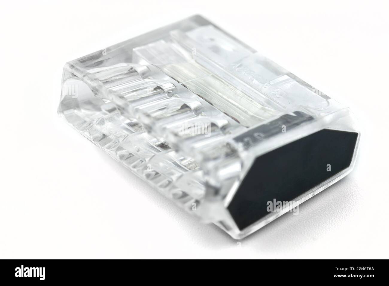 5-terminal self locking splicing connector for stranded and solid wires ...