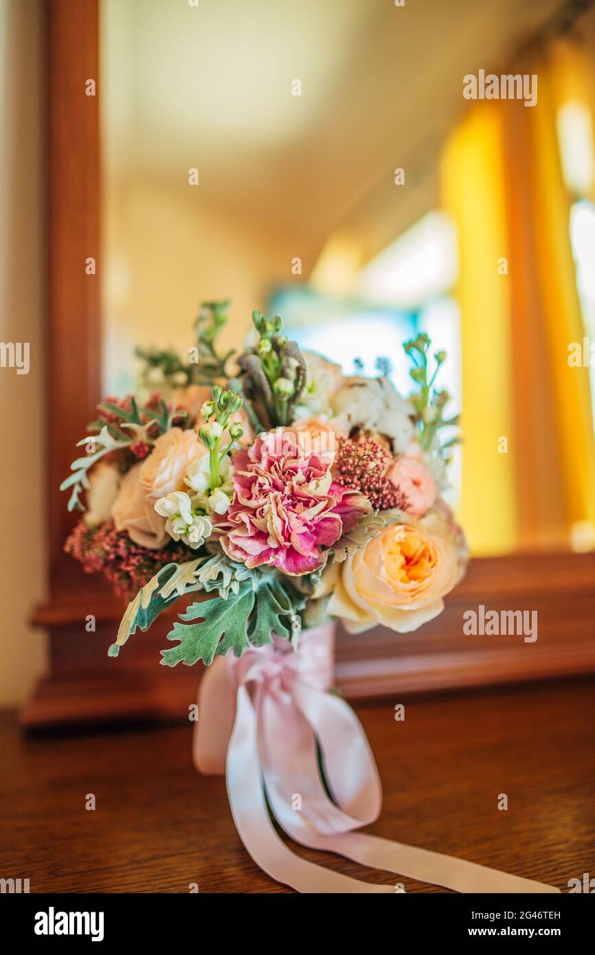 Bouquet on a table hi-res stock photography and images - Alamy