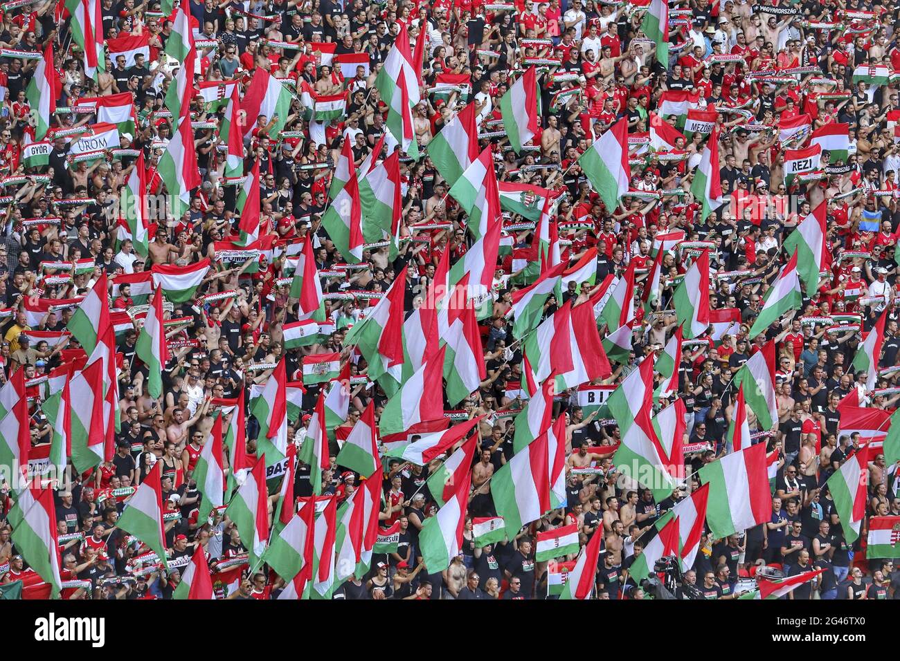 Euro2020 stadium fans hi-res stock photography and images - Alamy