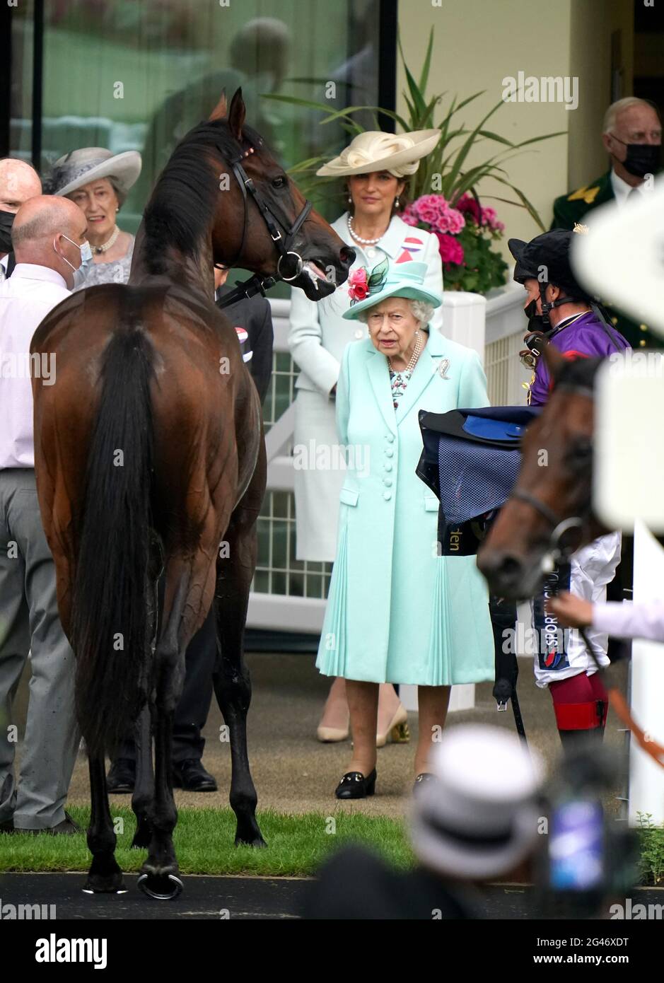 Queen Elizabeth II with racing manager John Warren and jockey Frankie ...