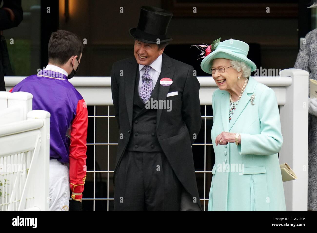 Queen Elizabeth II and racing manager John Warren (centre) speak with ...