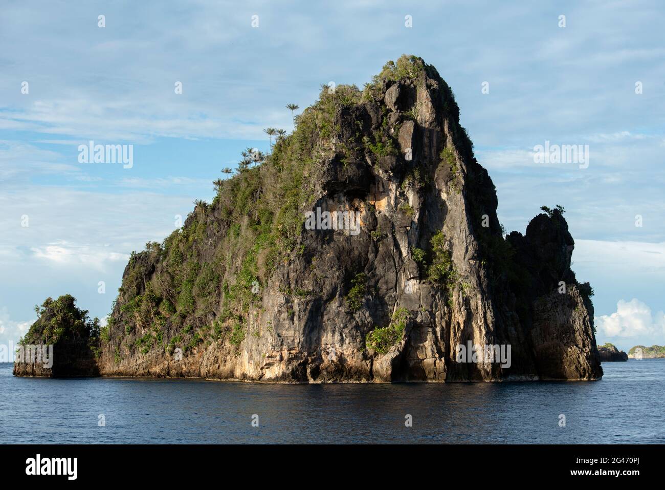 Limestone pinnacle islands, Raja Ampat, West Papua, Indonesia Stock ...