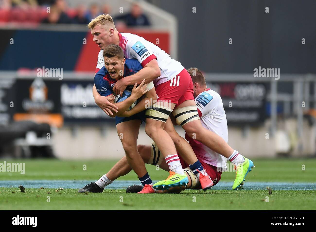 Callum Sheedy of Bristol Bears, tackled by Jack Kenningham of ...