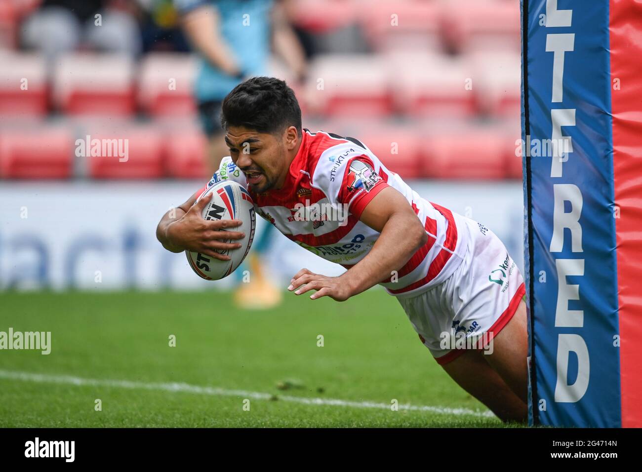 James Bell (13) of Leigh Centurions goes over for a try Stock Photo - Alamy