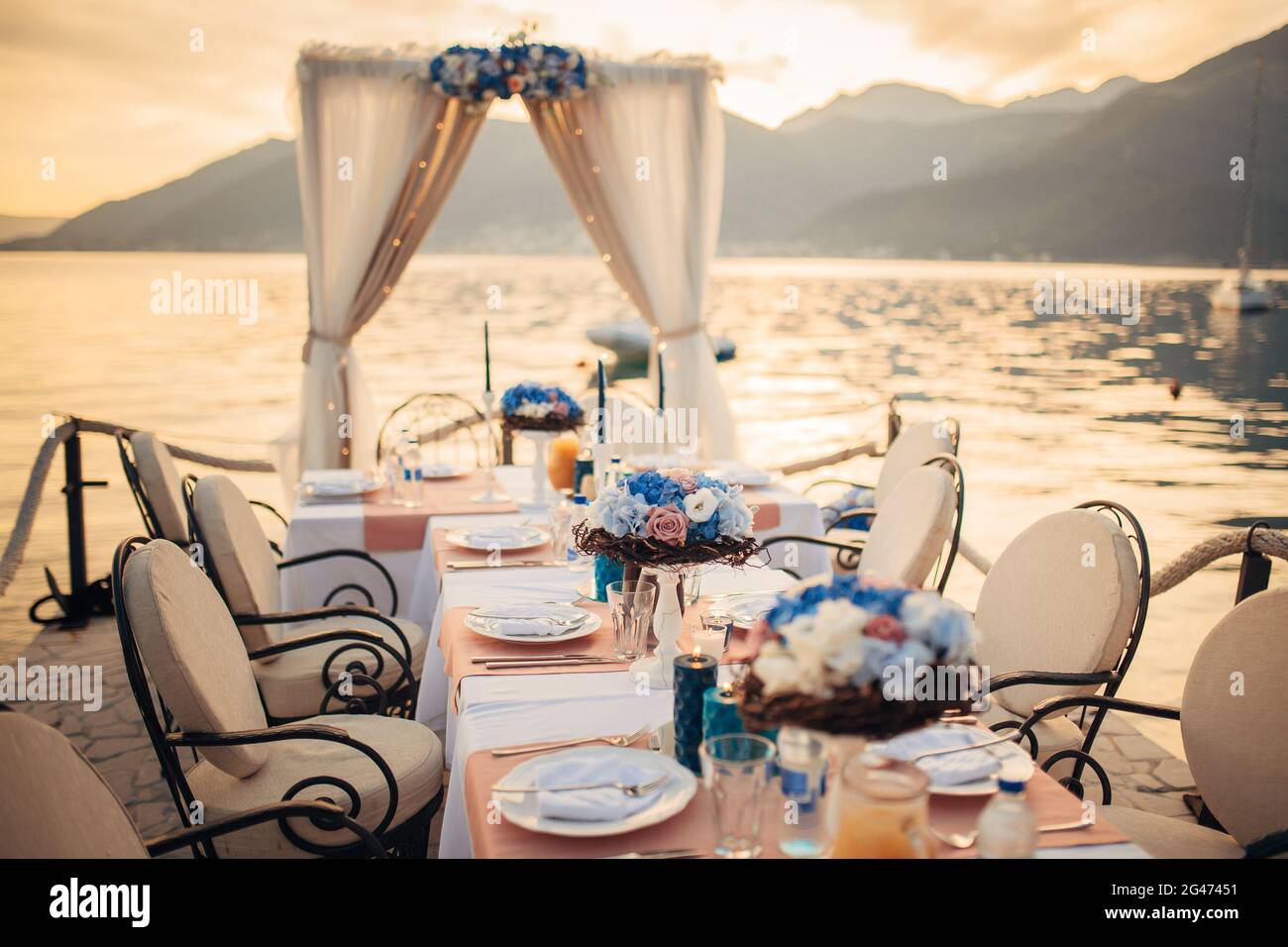 Decorative table setup hi-res stock photography and images - Alamy
