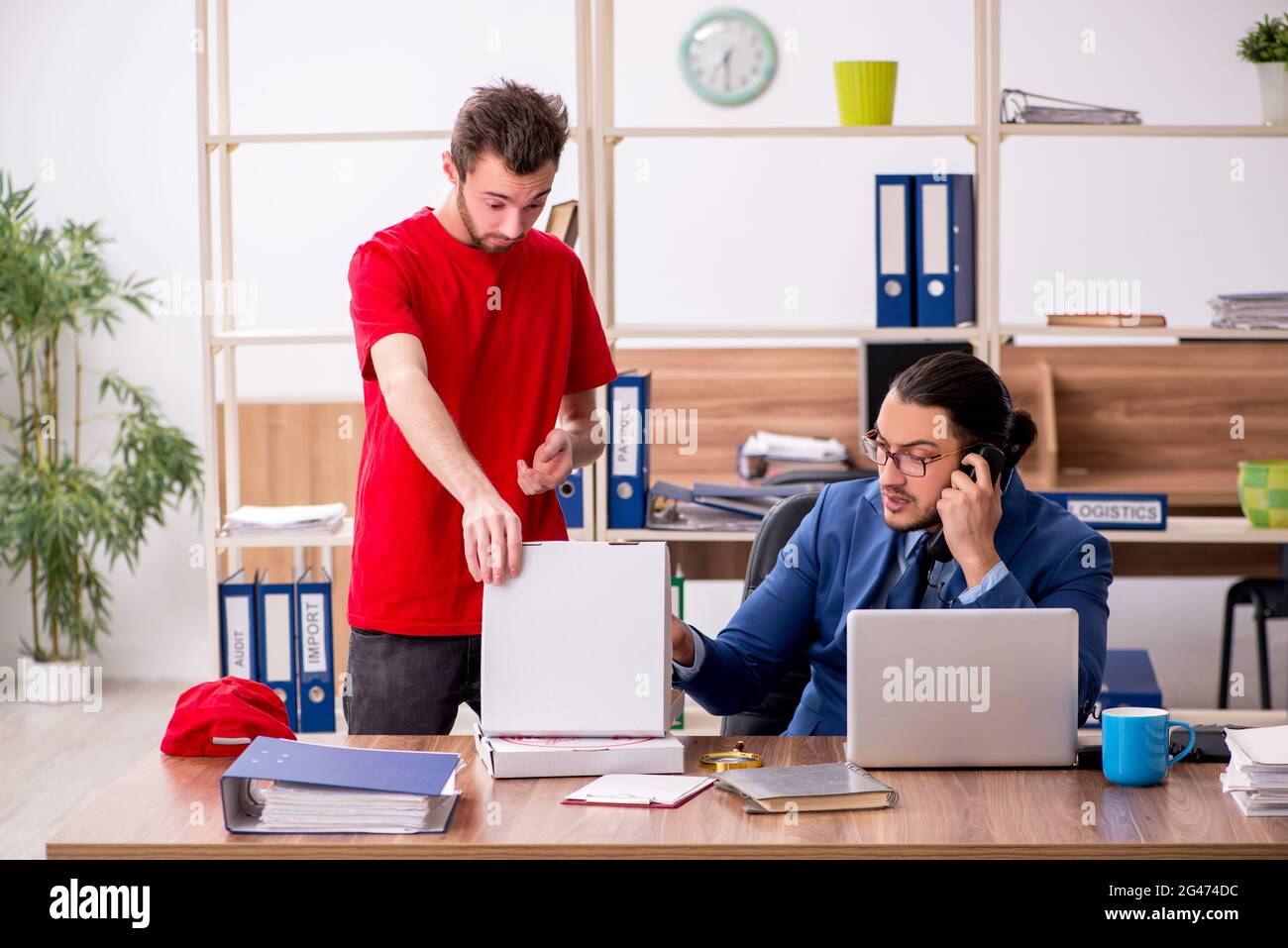 Man delivering pizza to the office Stock Photo - Alamy