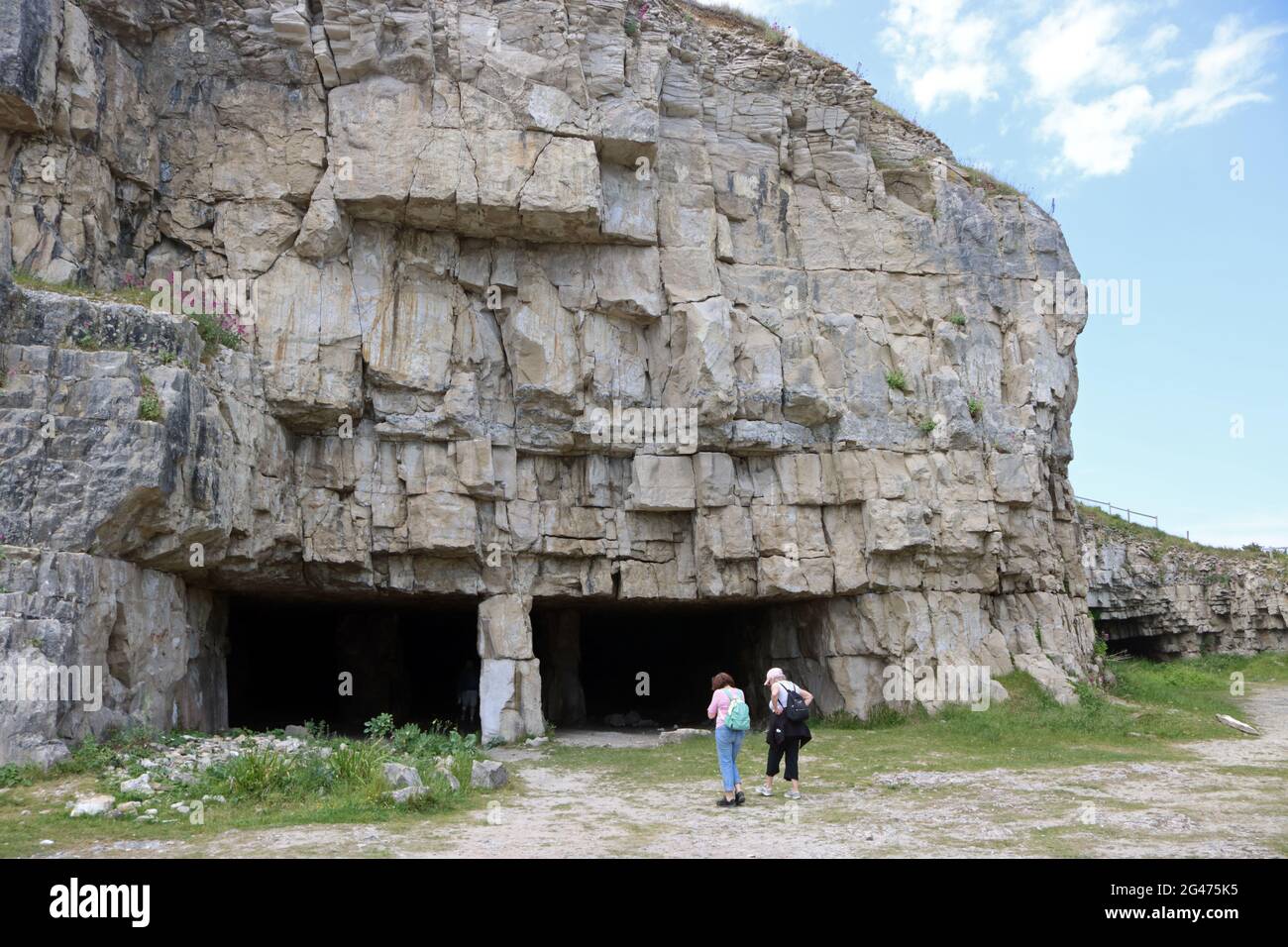 Winspit caves dorset hi-res stock photography and images - Alamy