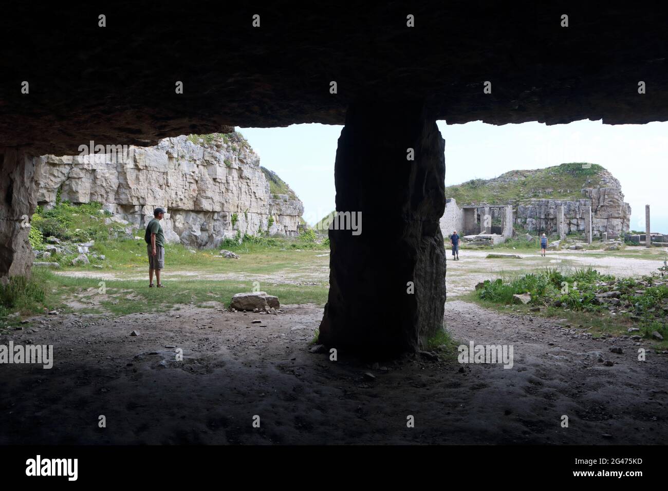 Winspit caves dorset hi-res stock photography and images - Alamy