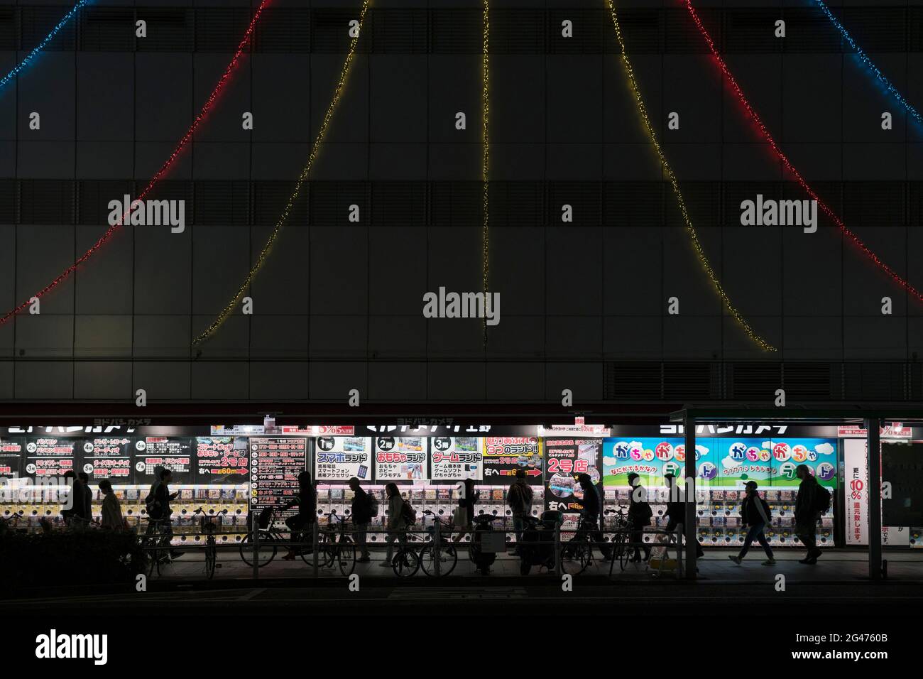 Walking up to vending machine hi-res stock photography and images - Alamy