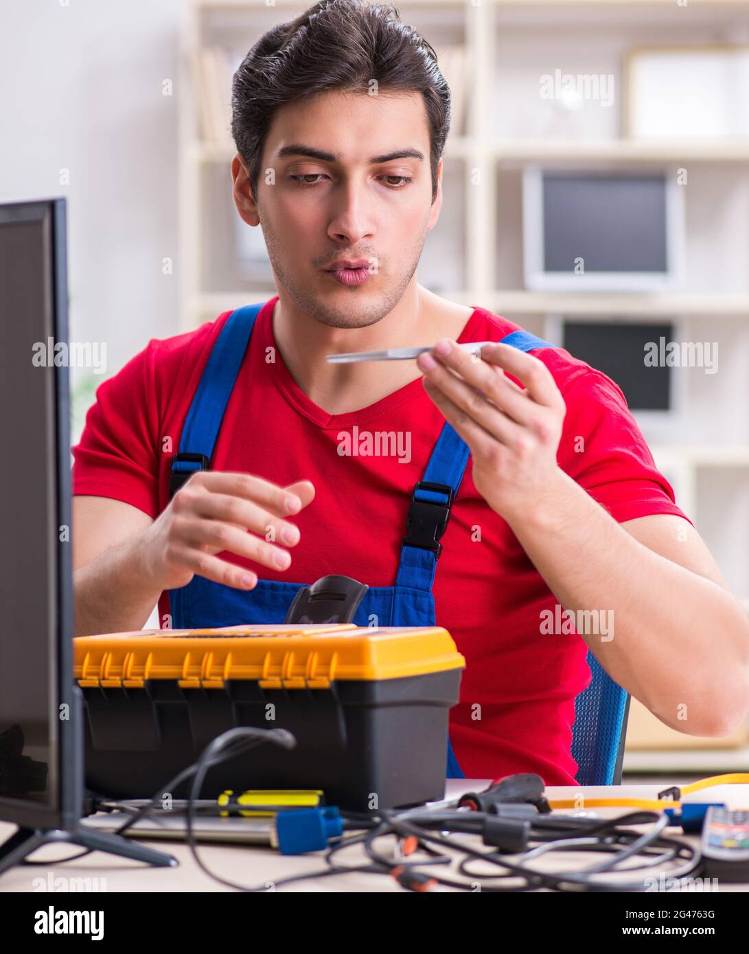 The professional repair engineer repairing broken tv Stock Photo - Alamy