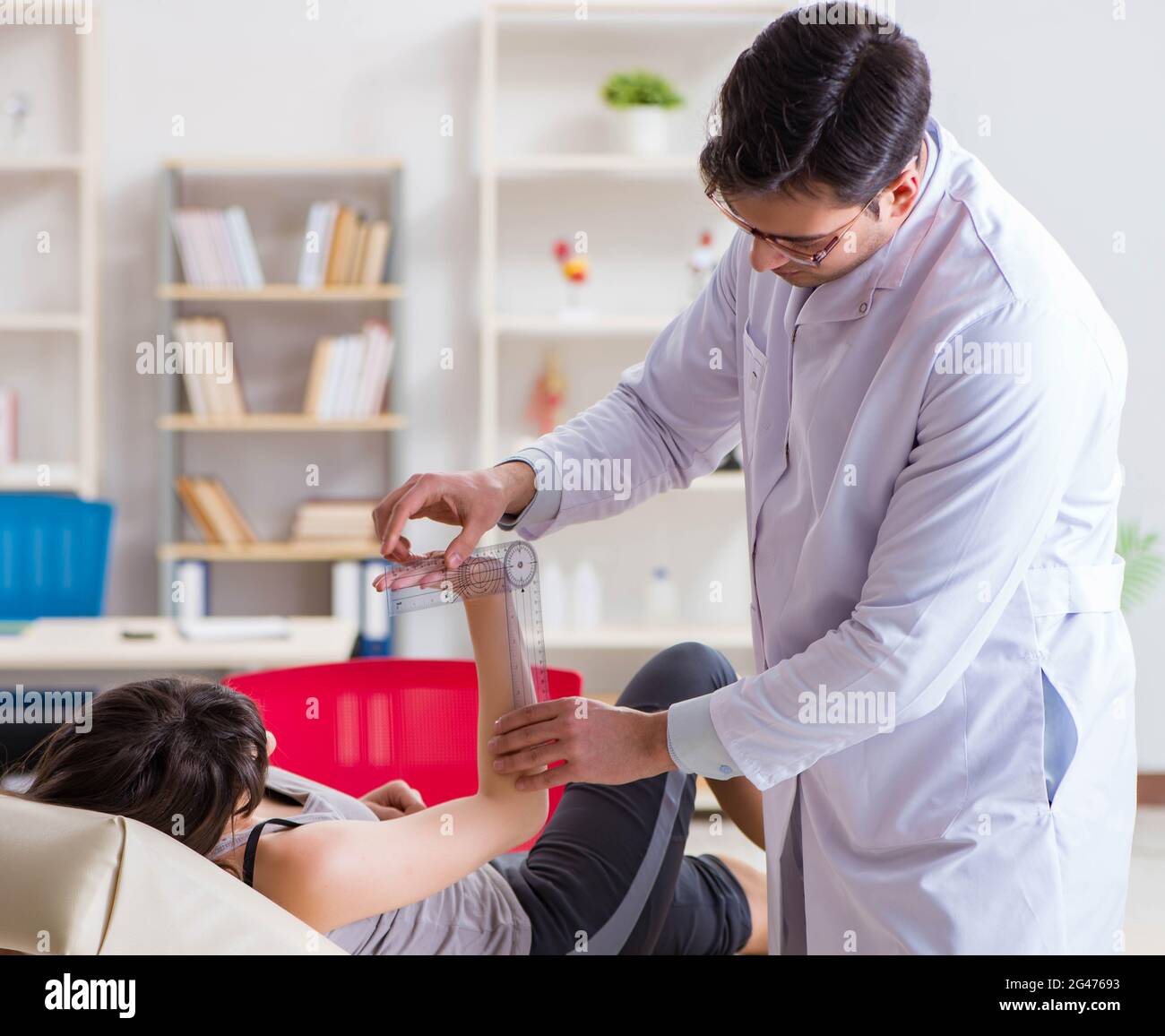 The doctor checking patients joint flexibility Stock Photo - Alamy
