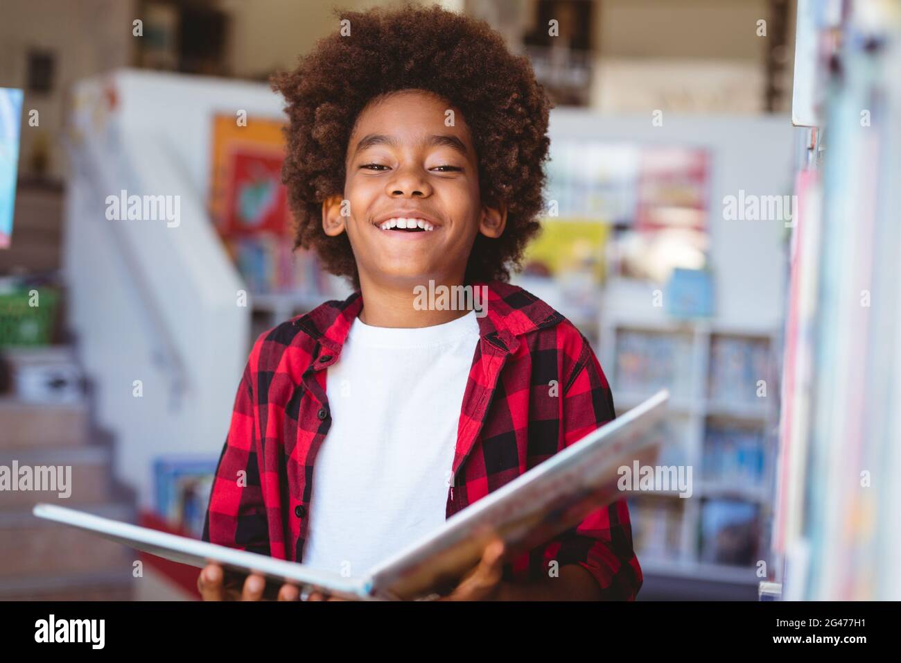 African boy reading book library hi-res stock photography and images ...