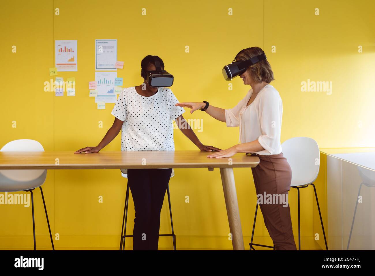 Diverse businesswomen hi-res stock photography and images - Alamy