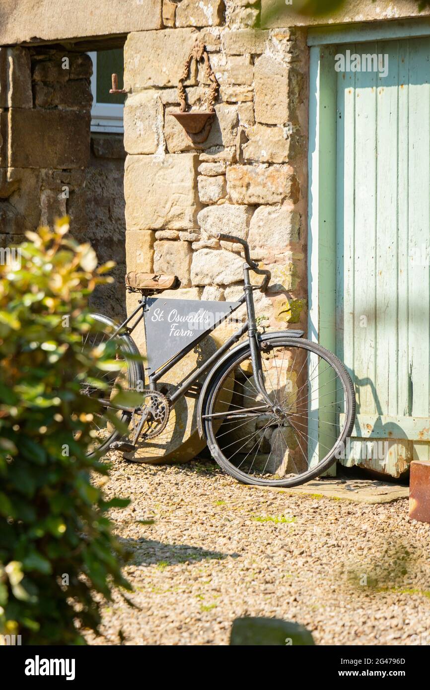 rustic scene of old bicycle on Northumberland farm Stock Photo - Alamy