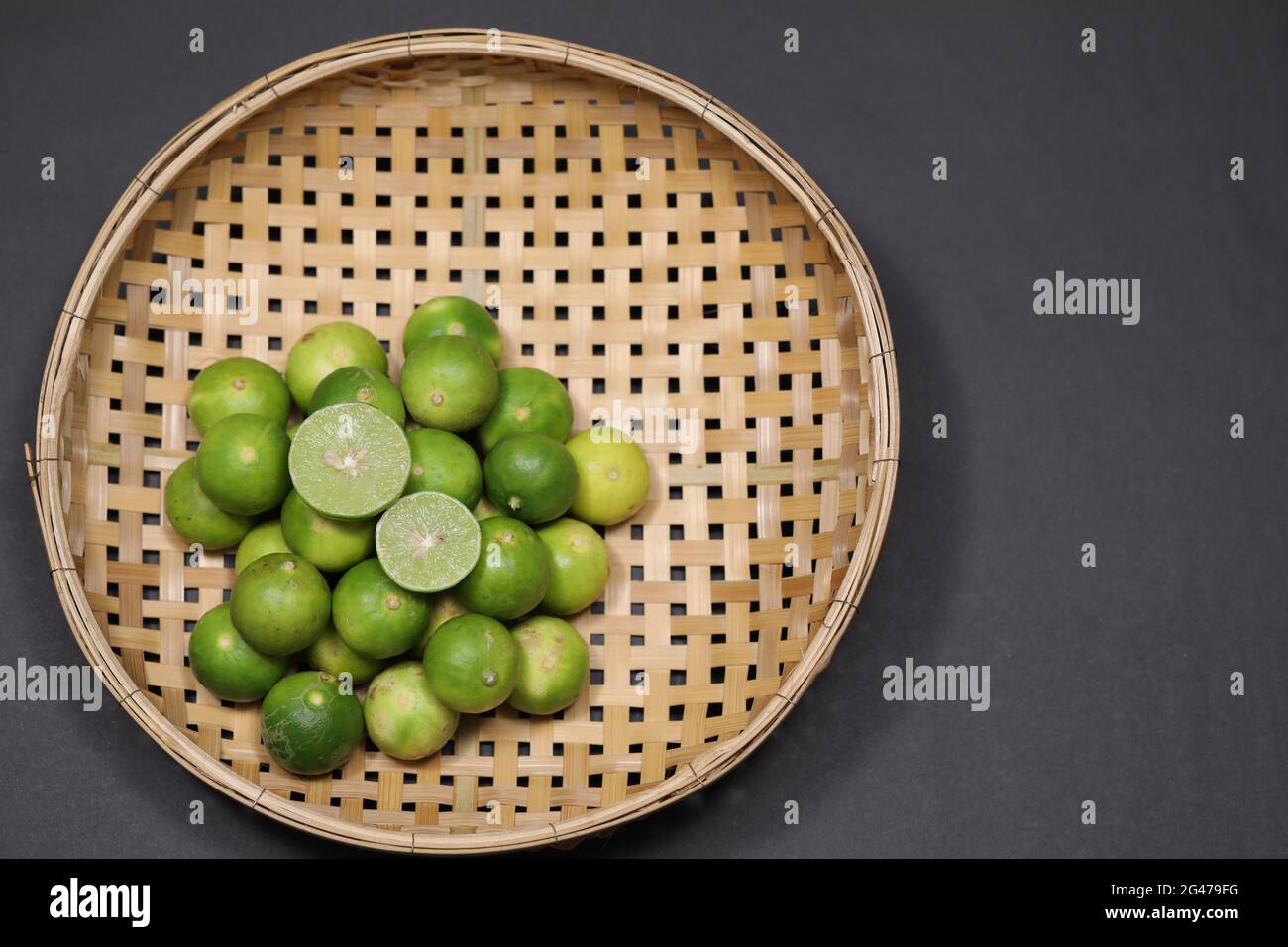 Lime basket hi-res stock photography and images - Alamy