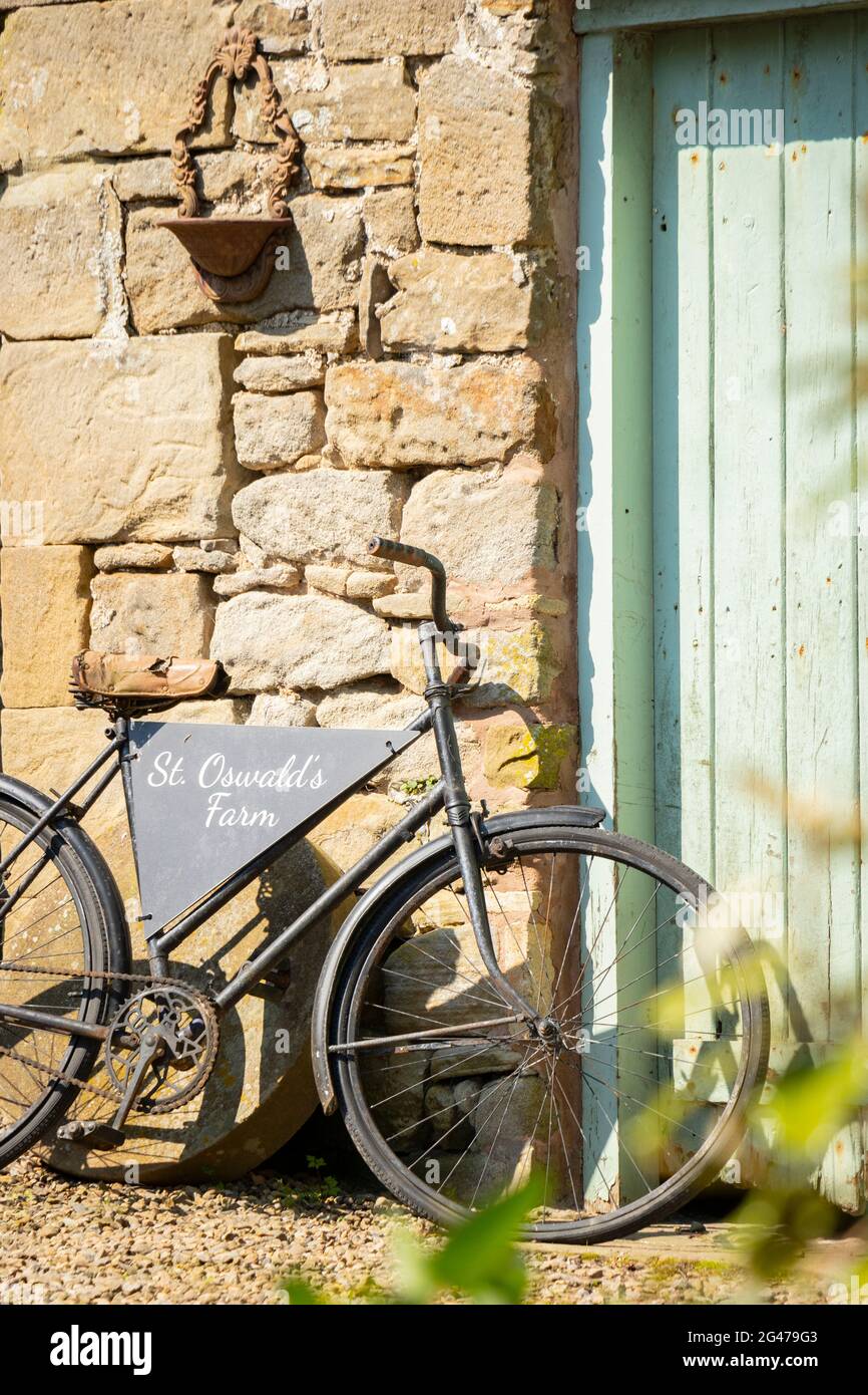 rustic scene of old bicycle on Northumberland farm Stock Photo - Alamy