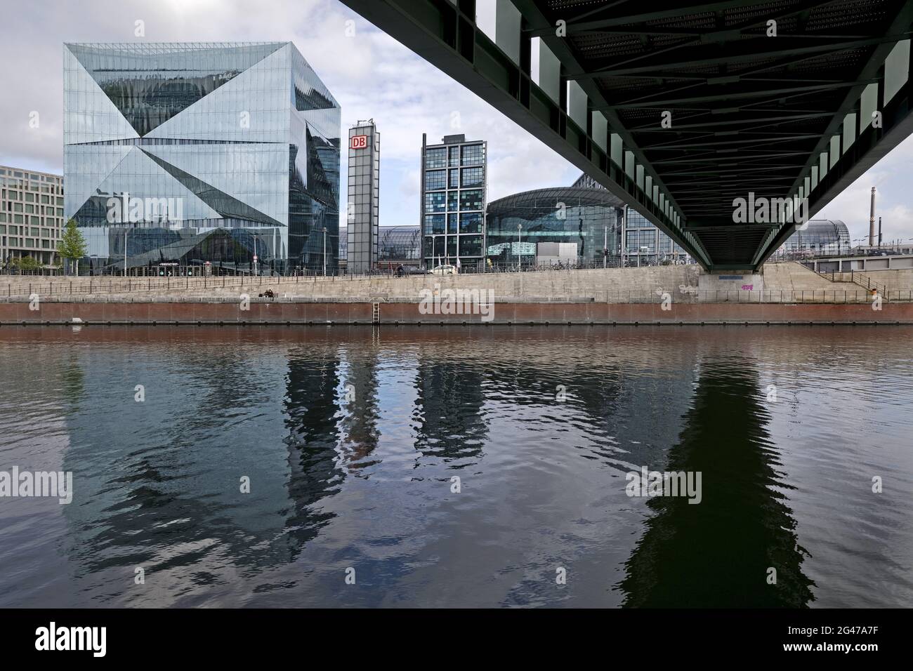 Cube station hi-res stock photography and images - Alamy