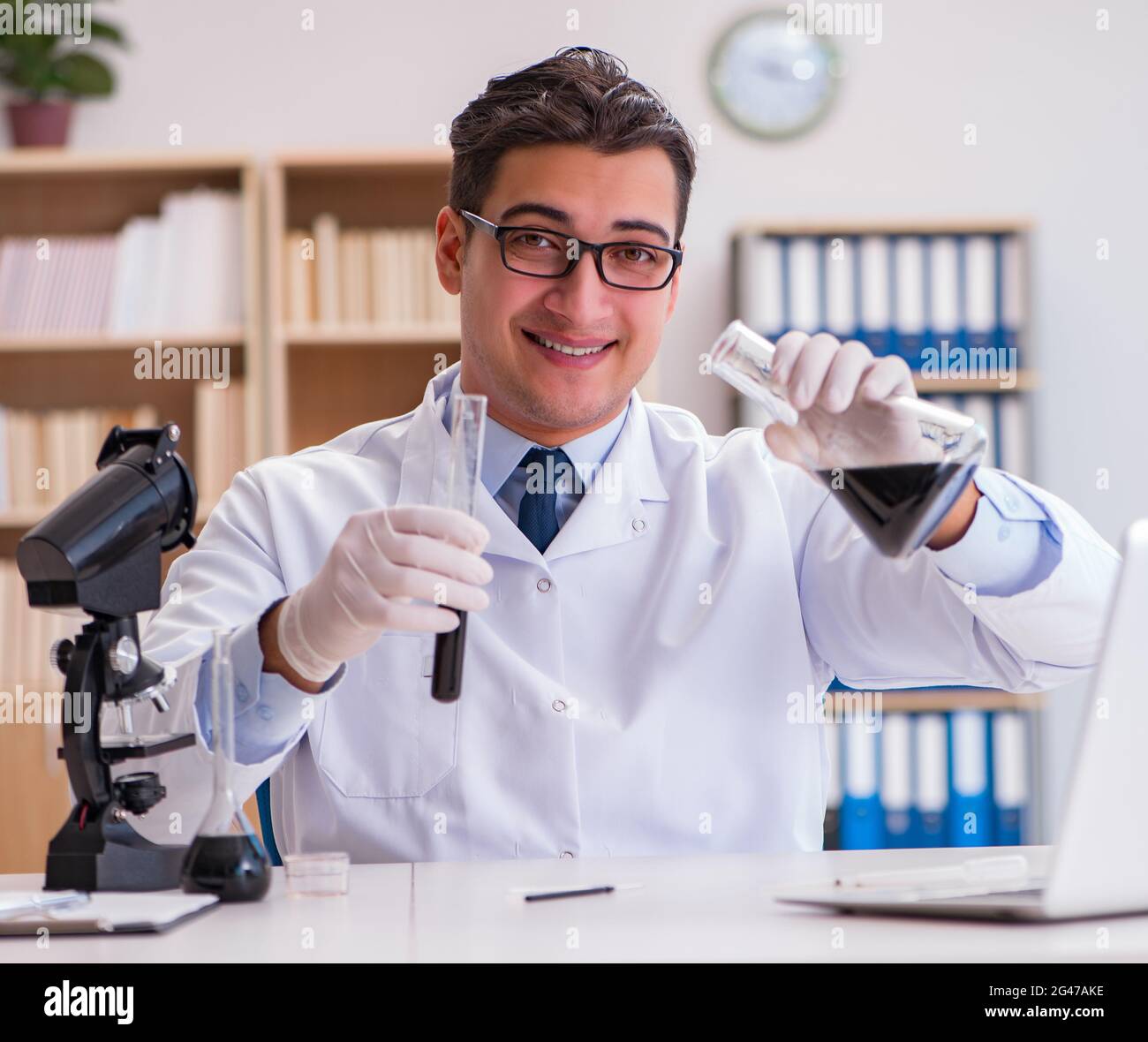 Laboratory assistan hi-res stock photography and images - Alamy