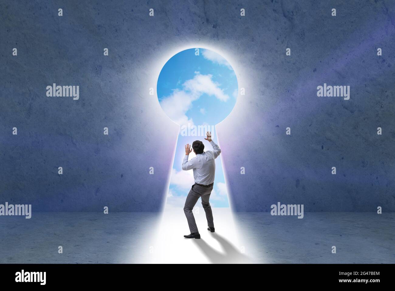 Businessman opening new door to the success Stock Photo - Alamy