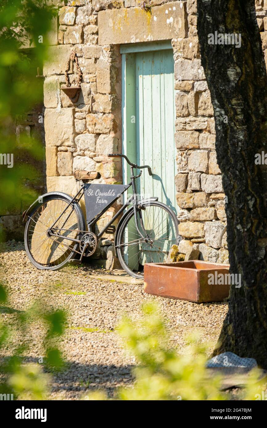 rustic scene of old bicycle on Northumberland farm Stock Photo - Alamy
