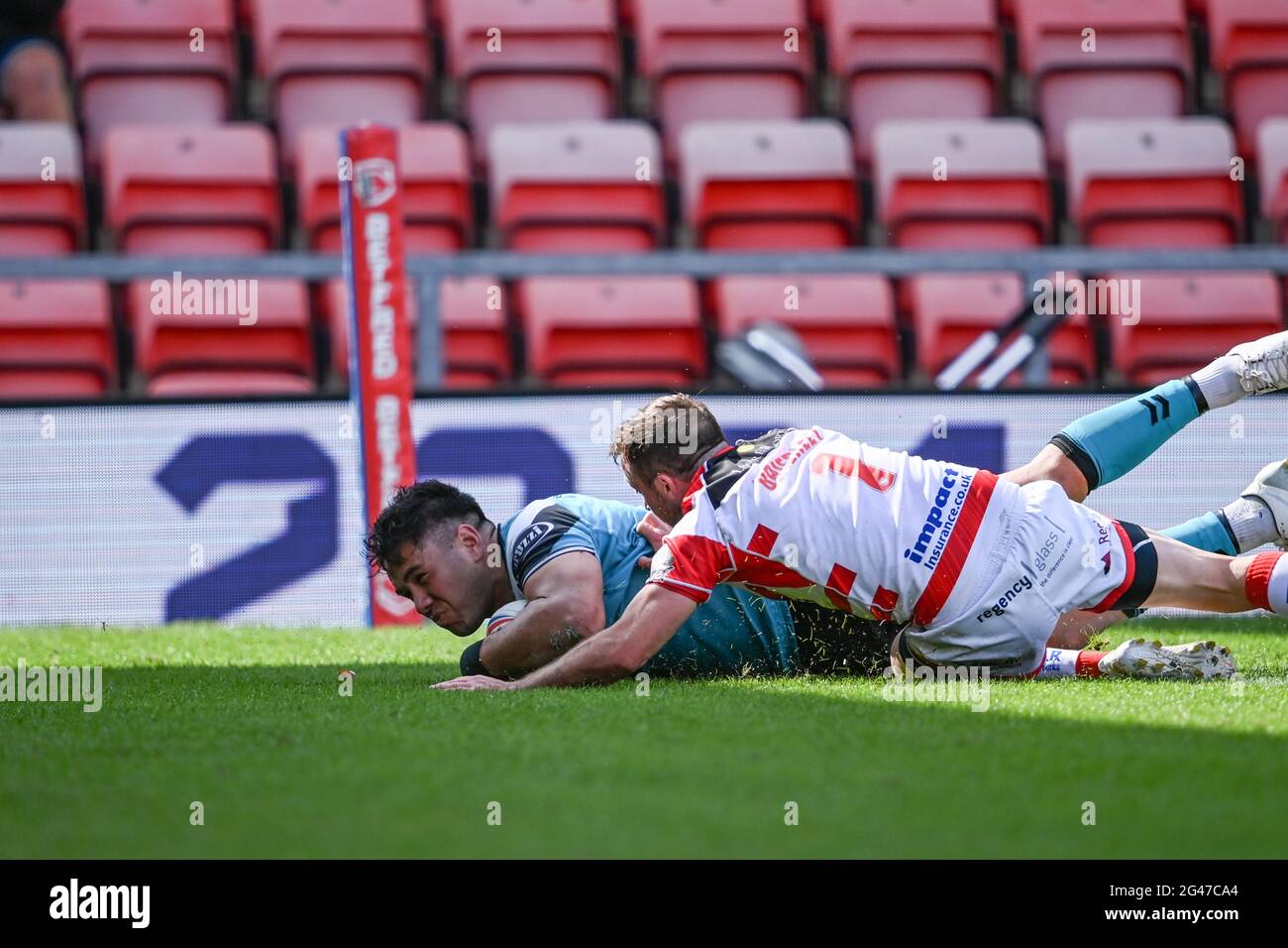 Leigh, UK. 19th June, 2021. Andre Savelio (11) of Hull FC goes over for ...