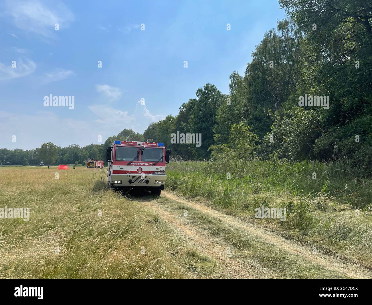 19 June 2021, Brandenburg, Oberkrämer: A fire engine stands in front of ...