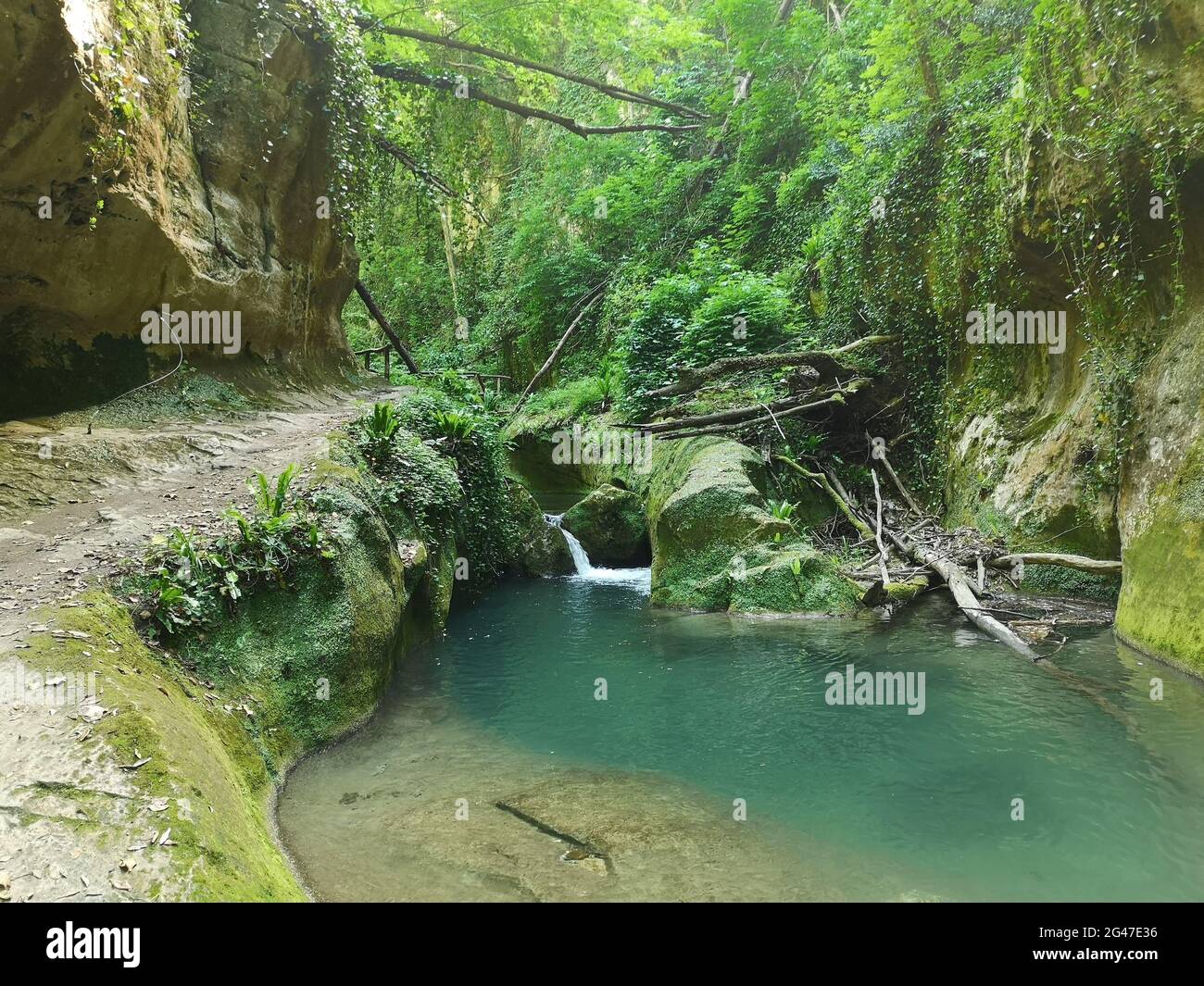 Glorious landscape of the Alento river springs, in Serramonacesca ...