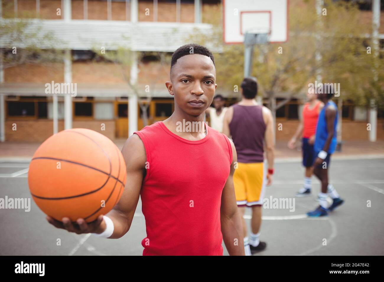Focused basketball player hi-res stock photography and images - Alamy