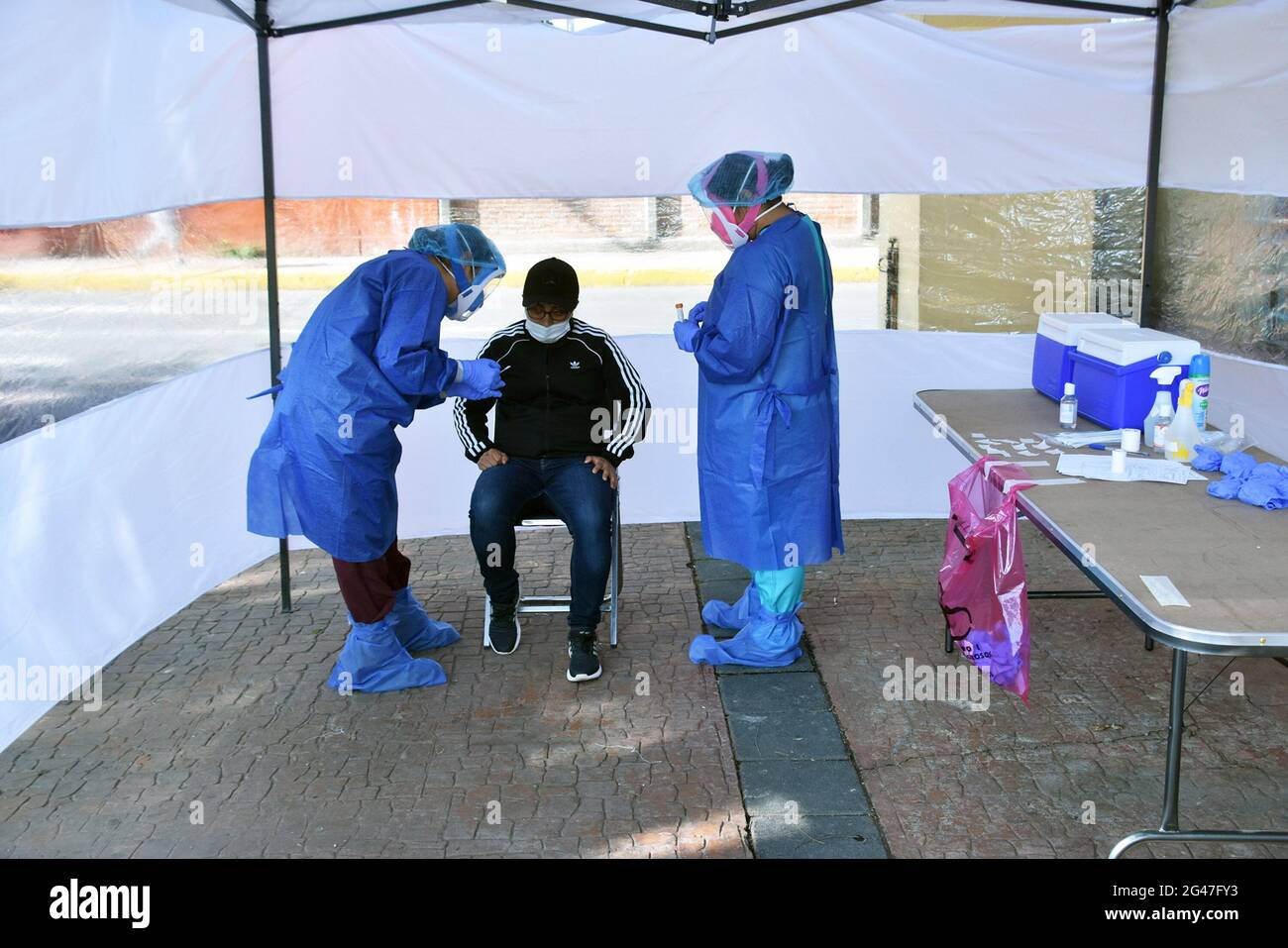 Virus exposure hi-res stock photography and images - Alamy