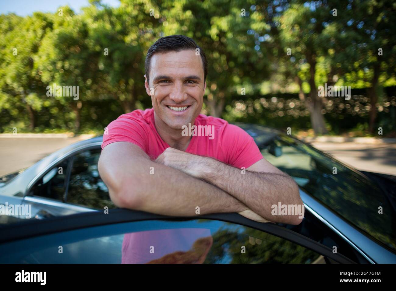 Leaning on car roof hi-res stock photography and images - Alamy
