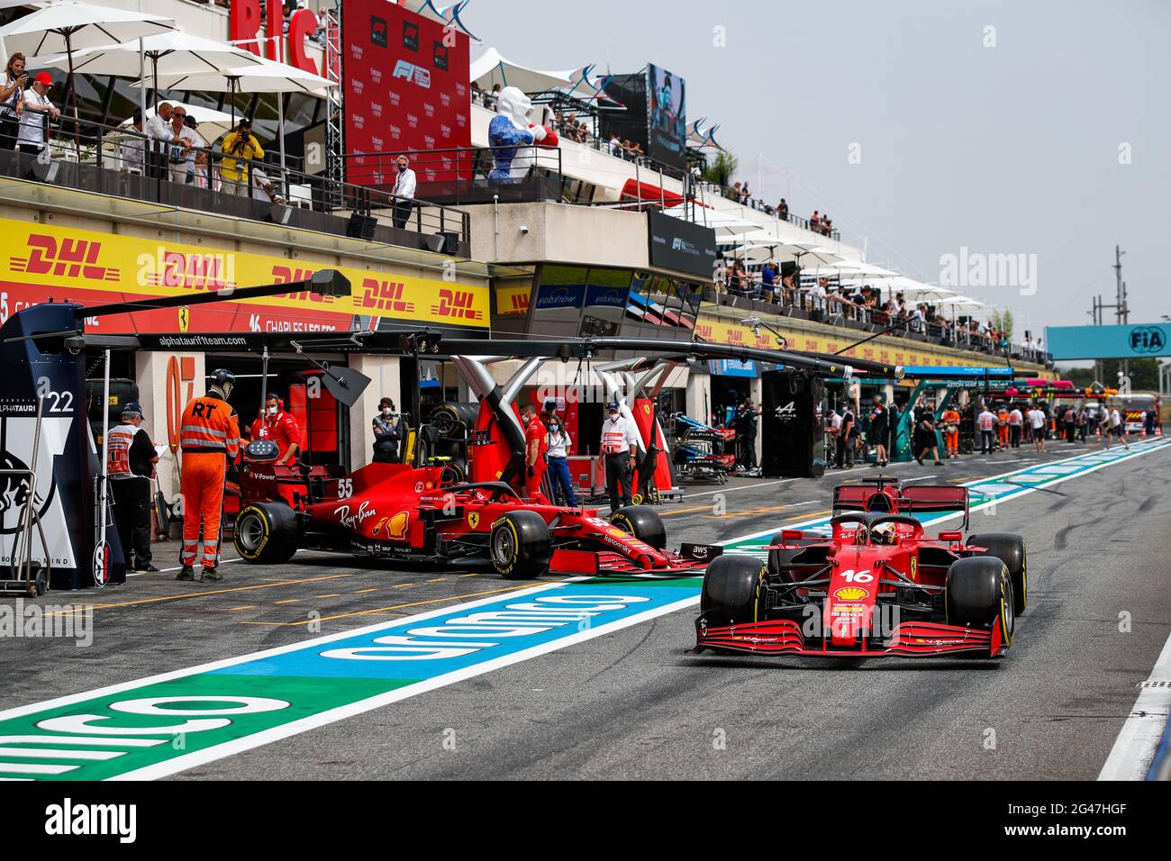 16 LECLERC Charles (mco), Scuderia Ferrari SF21, 55 SAINZ Carlos (spa), Scuderia Ferrari SF21 ...