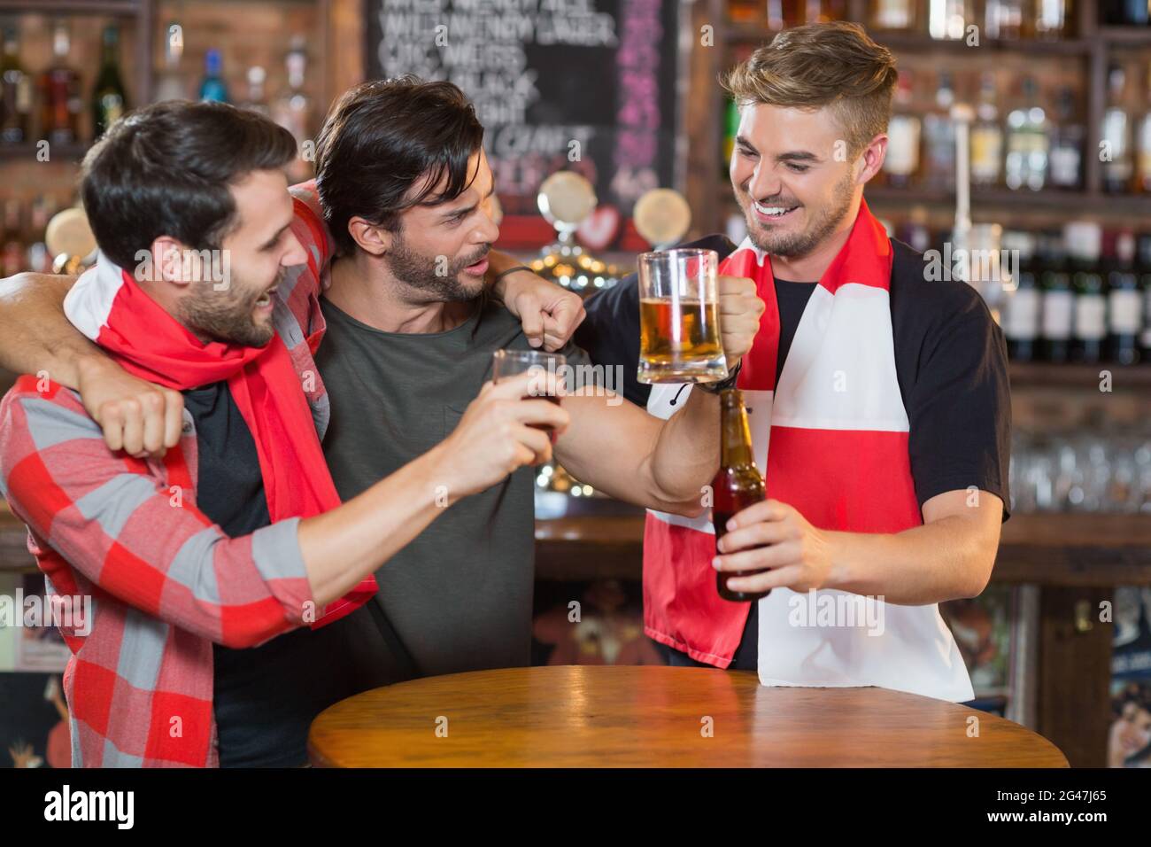 Pub bar shouting hi-res stock photography and images - Alamy