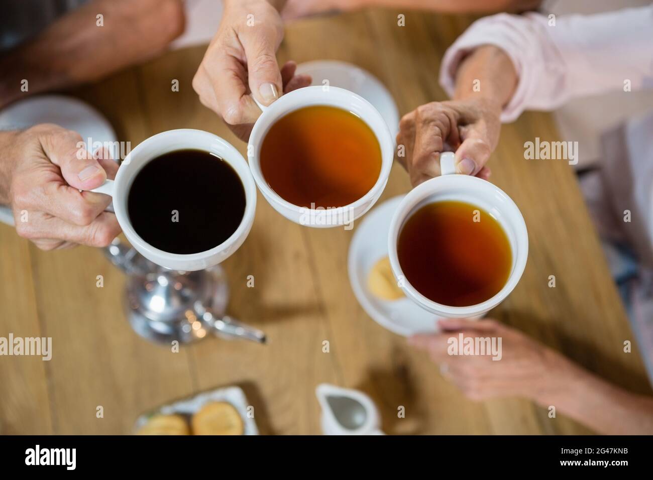 Toasting coffee cups hi-res stock photography and images - Alamy