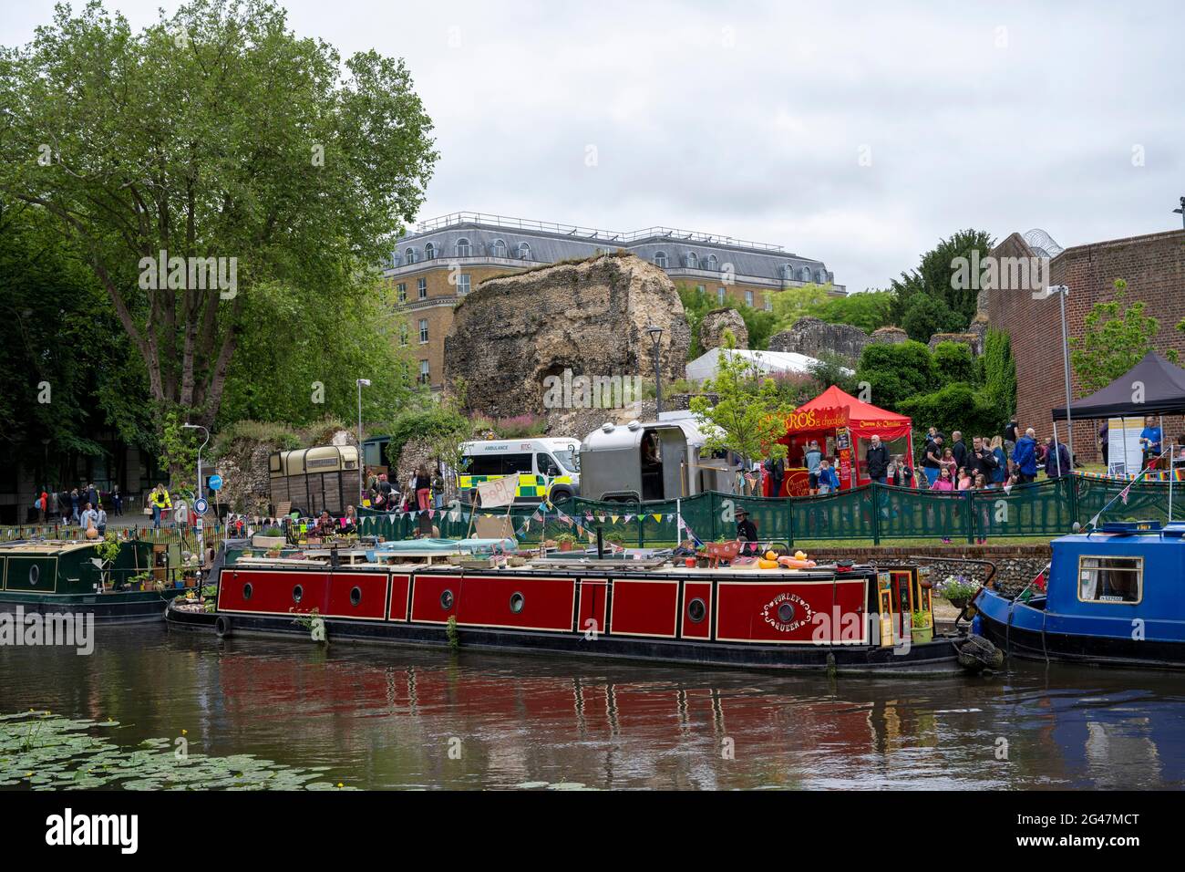 Boats and barges moored at the Kennet wharf during the annual Reading ...